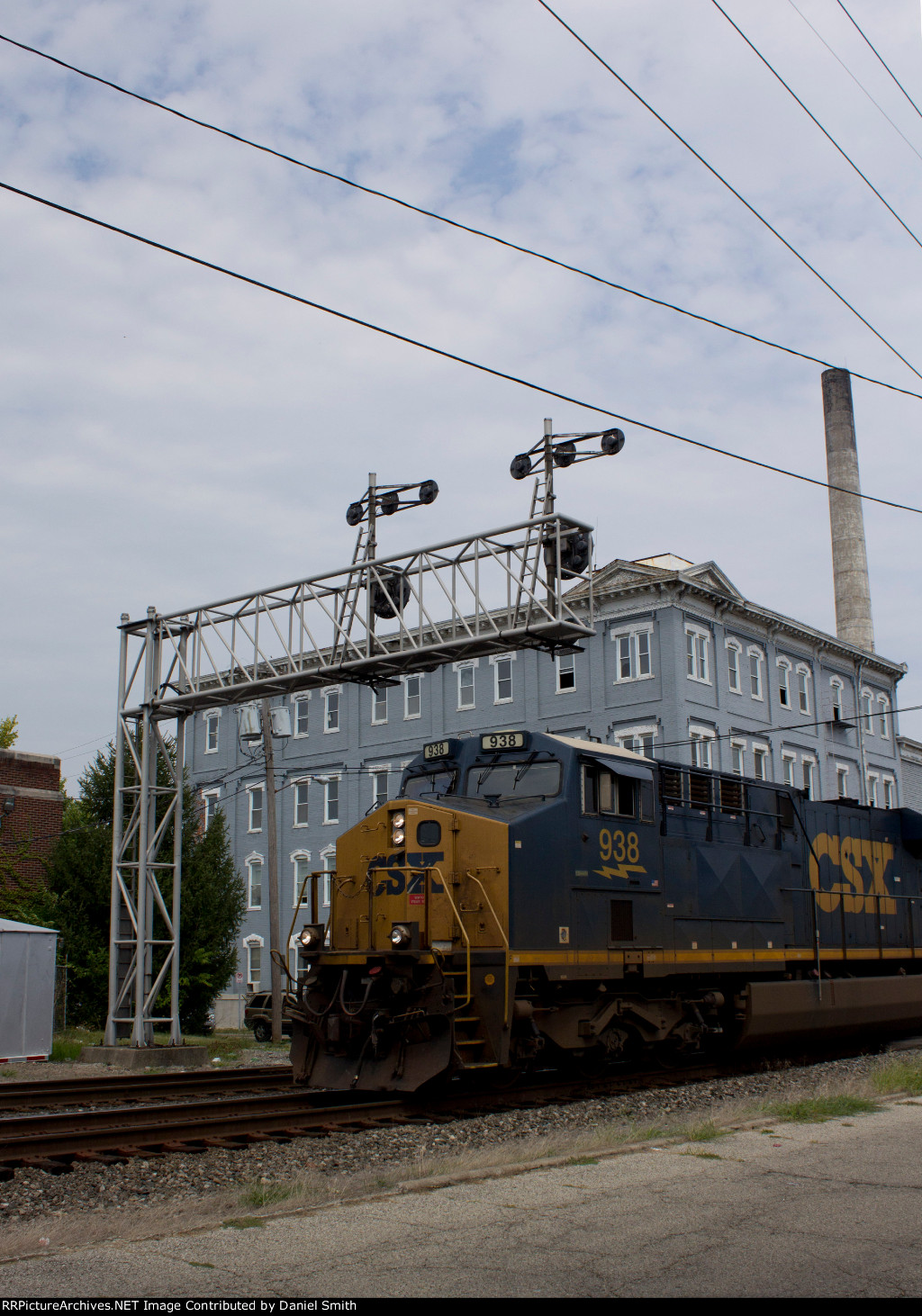 CSX 938 leads K001.